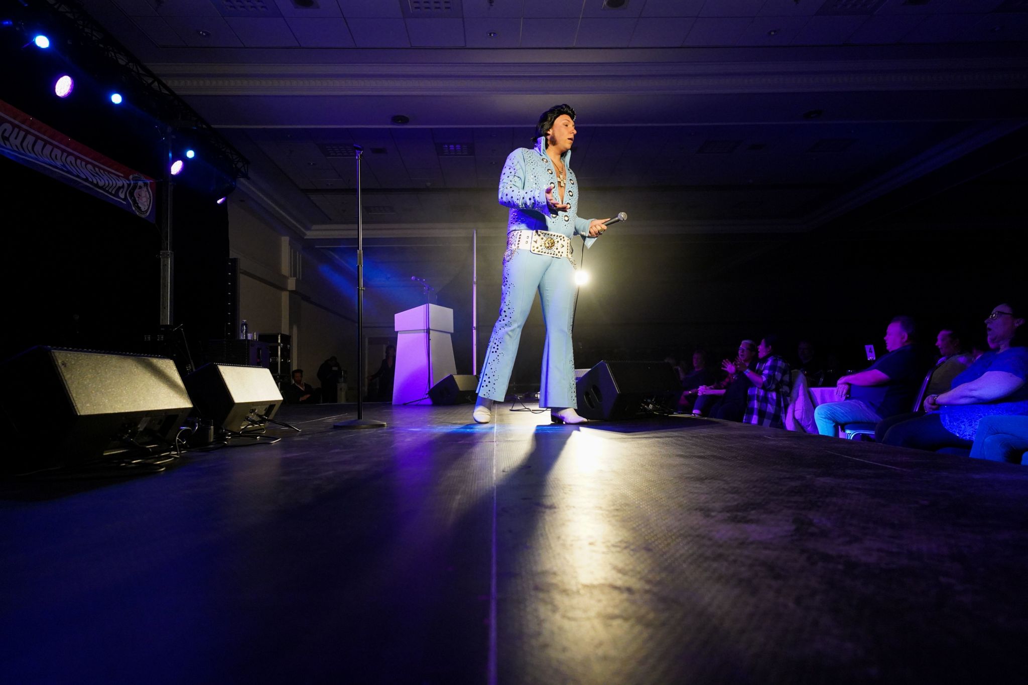 Elvis tribute acts bang out the hits in Birmingham - BBC News