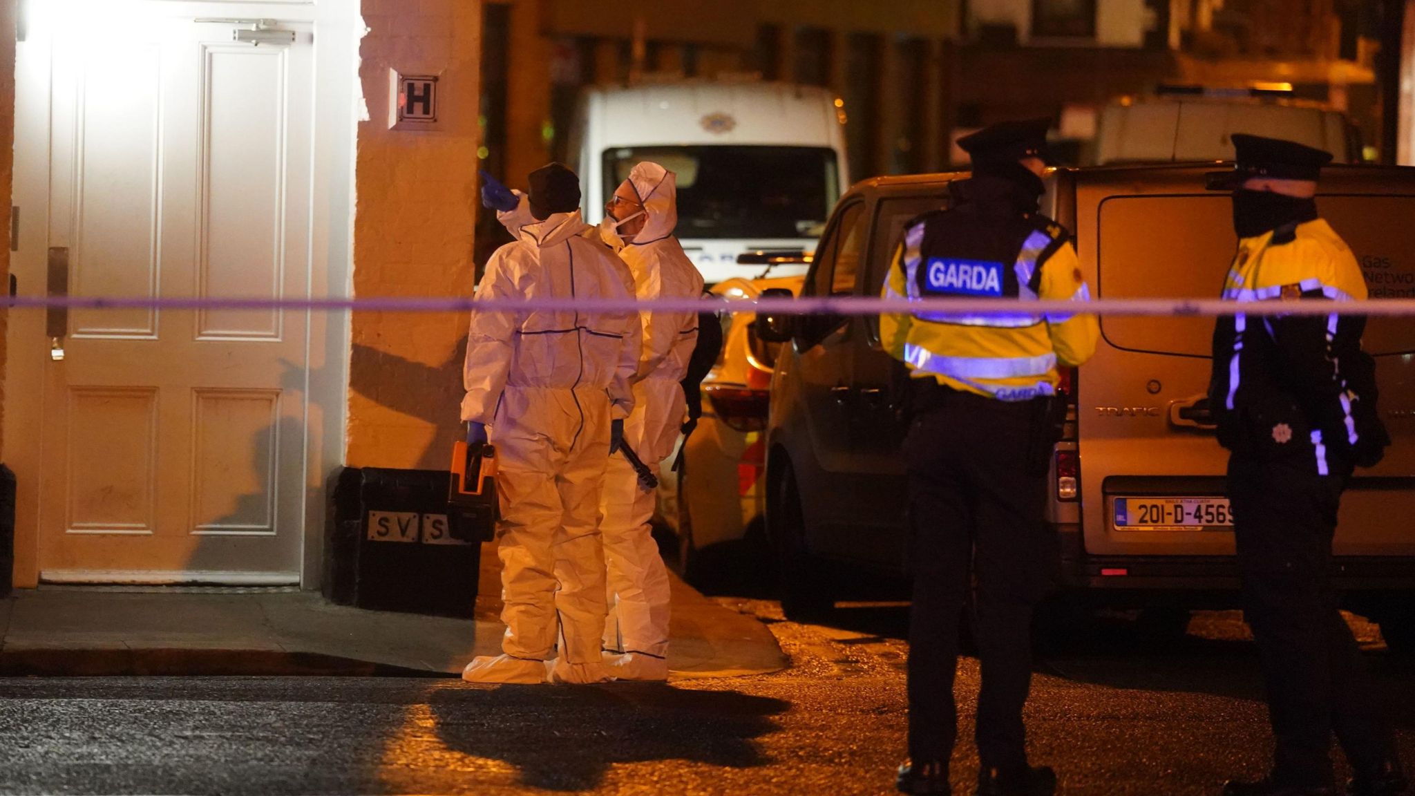 Man dies after suspected explosion in Dublin homeless hostel - BBC News