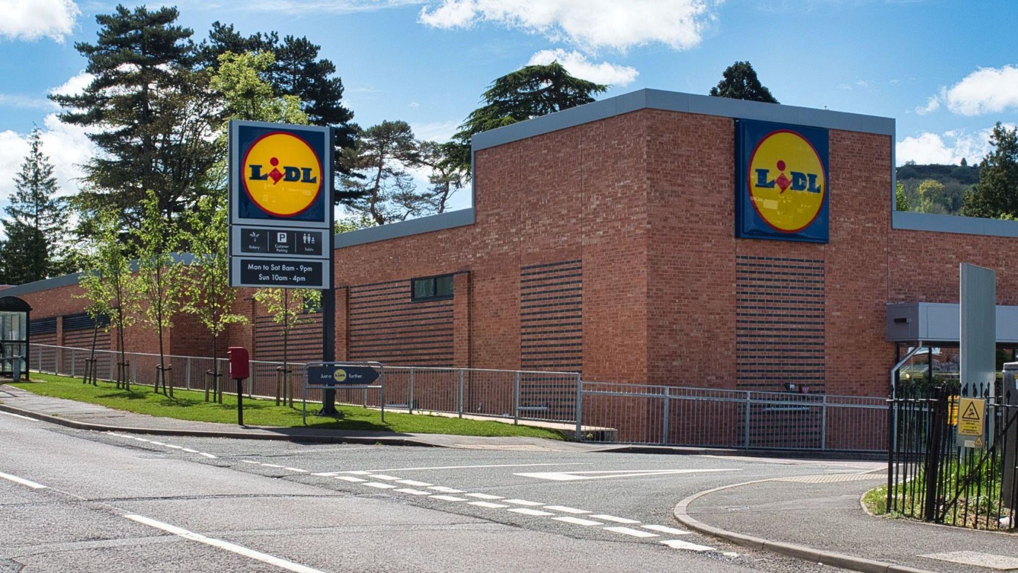 Cheltenham Lidl wins title for being 'ugly' building - BBC News