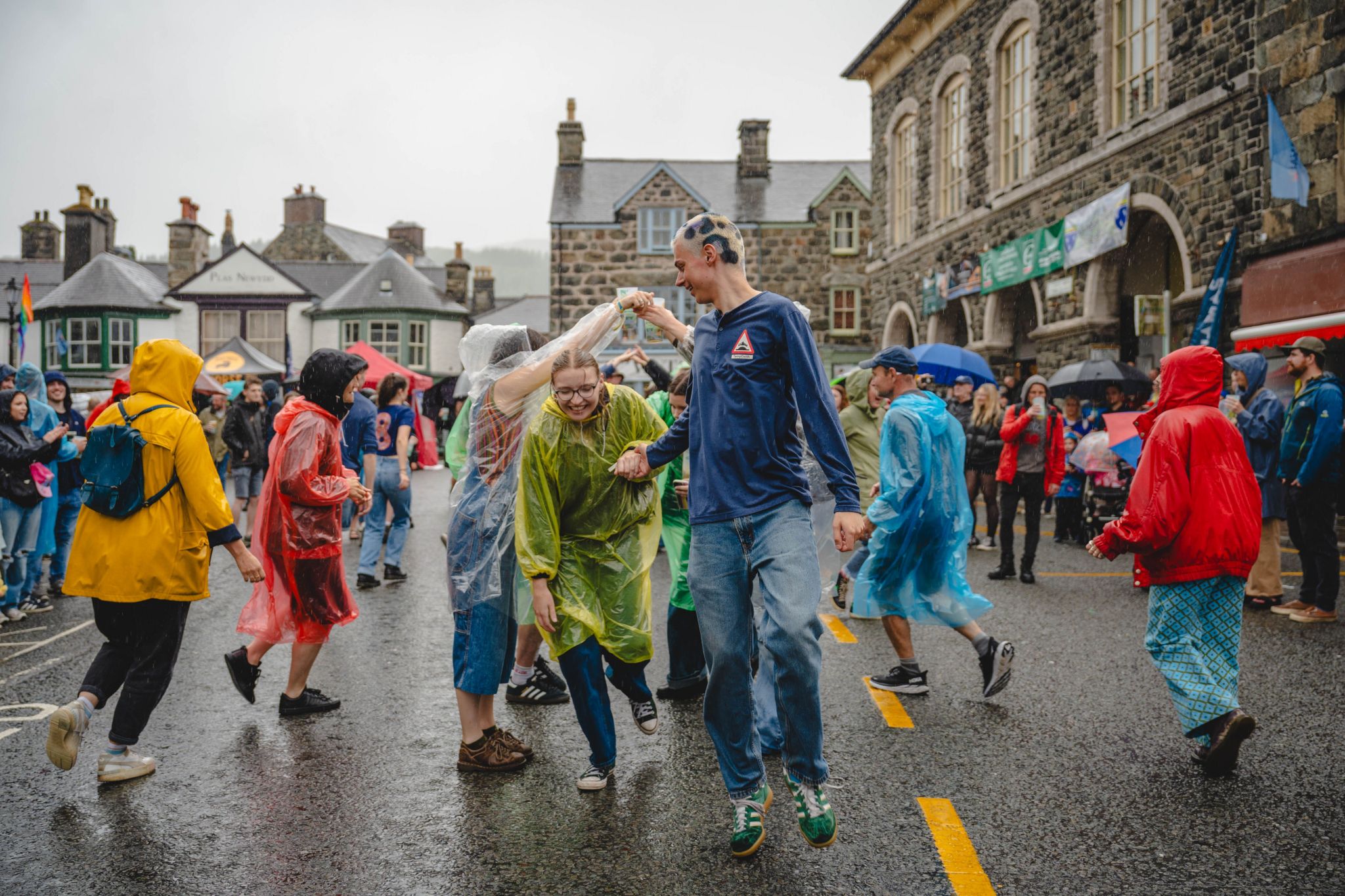 Lluniau Sesiwn Fawr Dolgellau - BBC Cymru Fyw