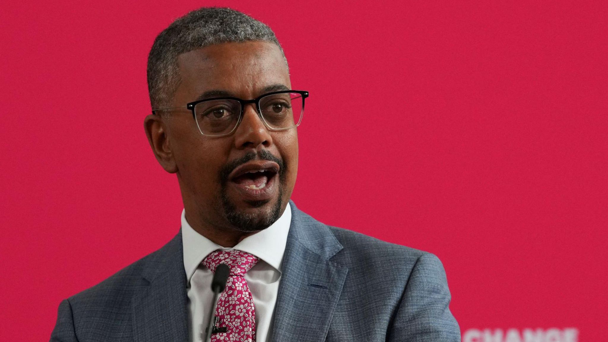 Sir Keir Starmer defends Wales first minister Vaughan Gething - BBC News