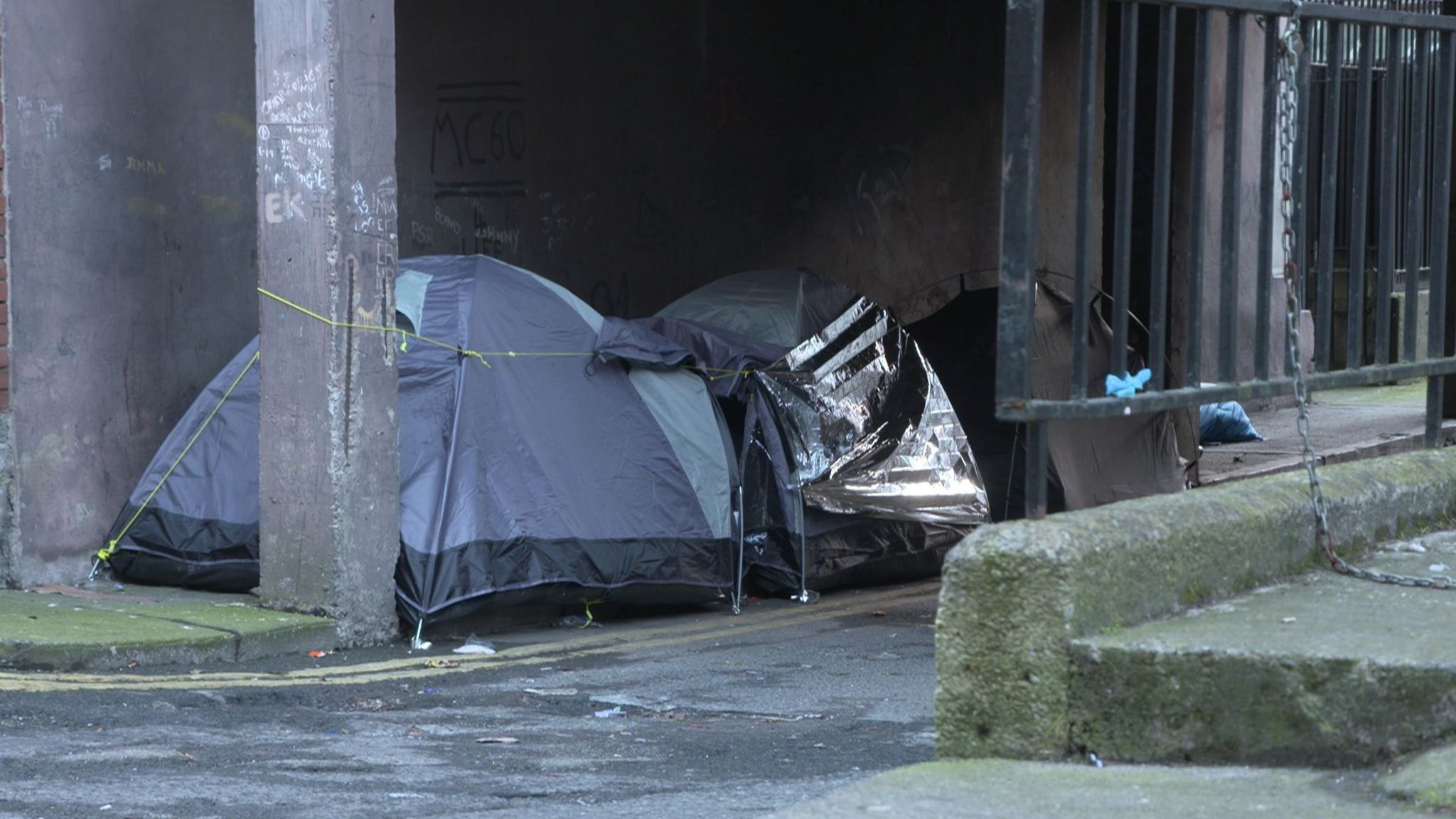 Asylum seekers fearful in 'dangerous' Dublin - BBC News