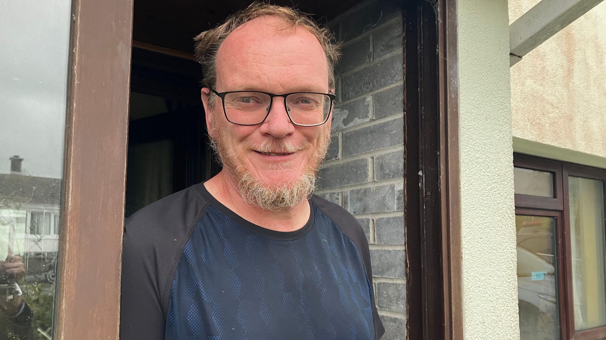 Pryder y gallai pob chweched dosbarth yng Ngheredigion gau - BBC Cymru Fyw