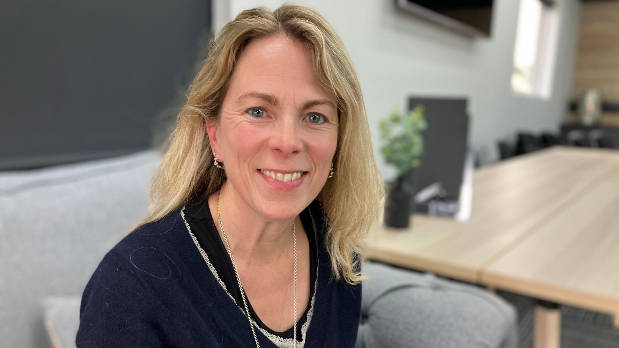 Cymru'n cynnal cynllun peilot saethu ffilmiau carbon niwtral - BBC ...