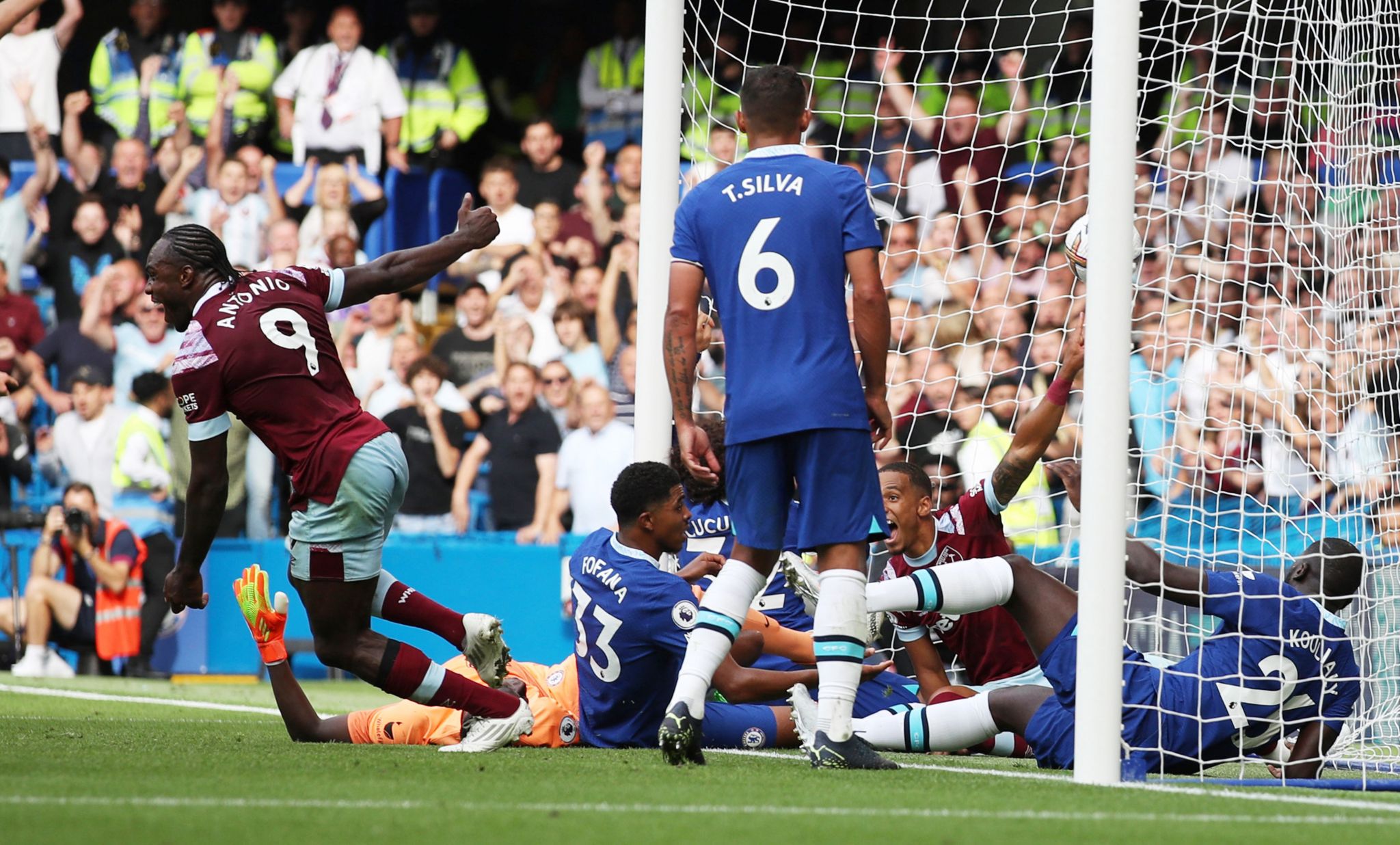 West Ham v Chelsea: Team news - BBC Sport