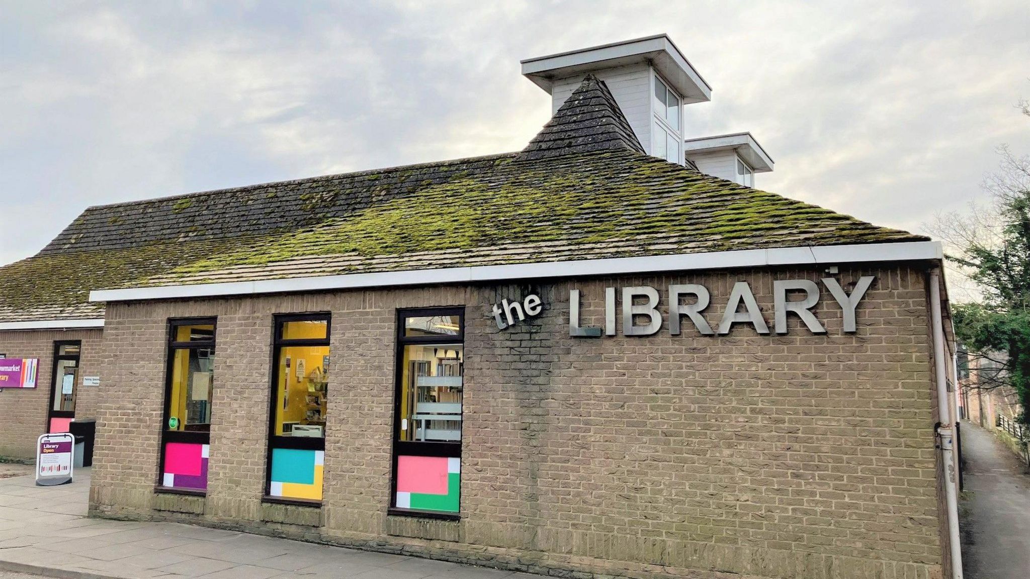 Stowmarket library and Debenham playground set for improvements - BBC News