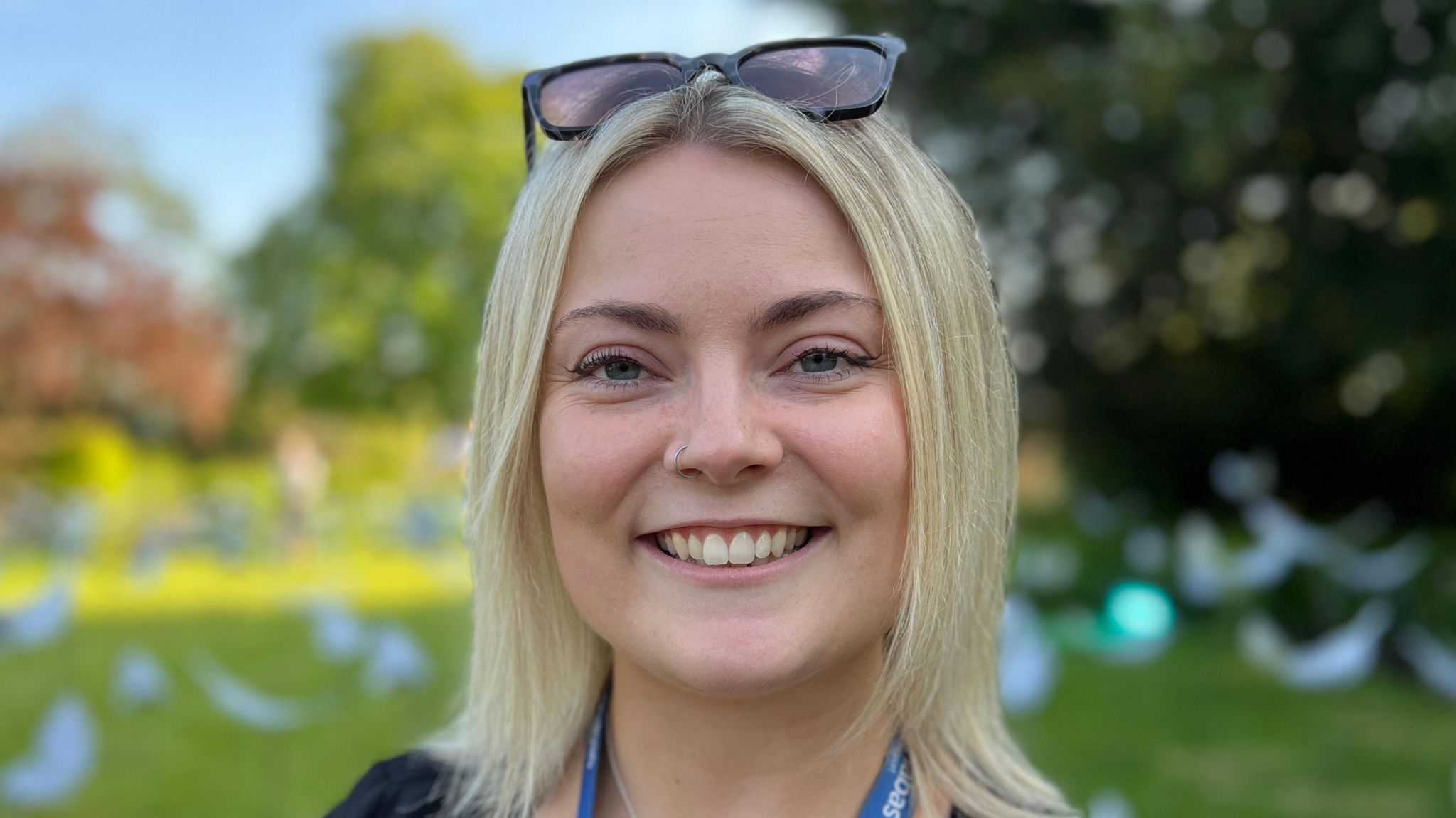 Lincolnshire charity feather tribute 'to honour loved ones' - BBC News
