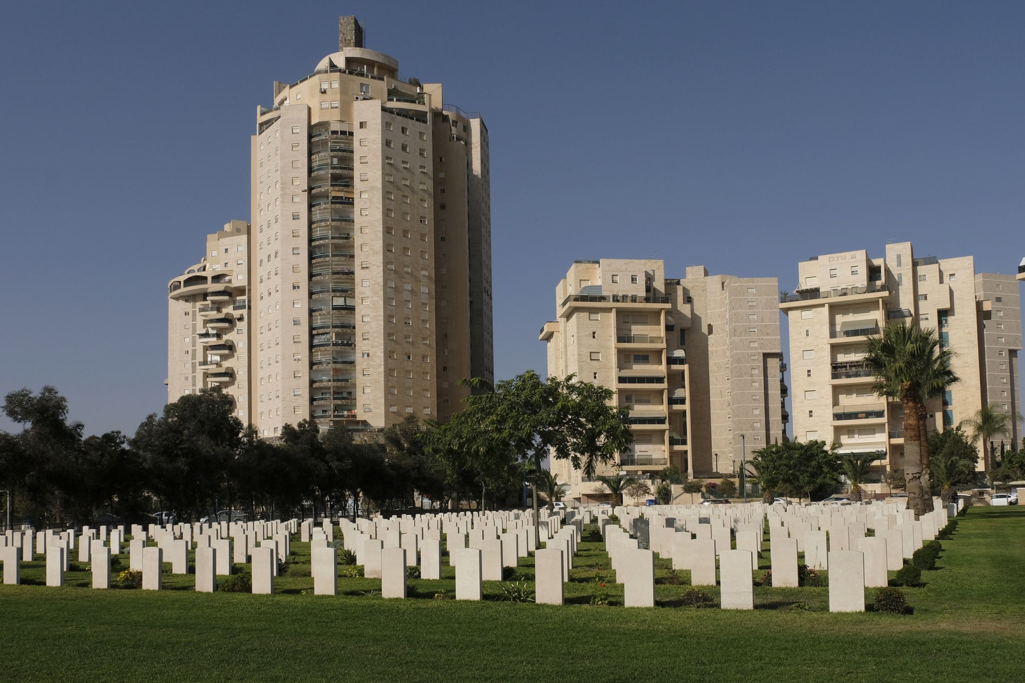 Englynion beddi Cymraeg ym mhen draw'r byd - BBC Cymru Fyw