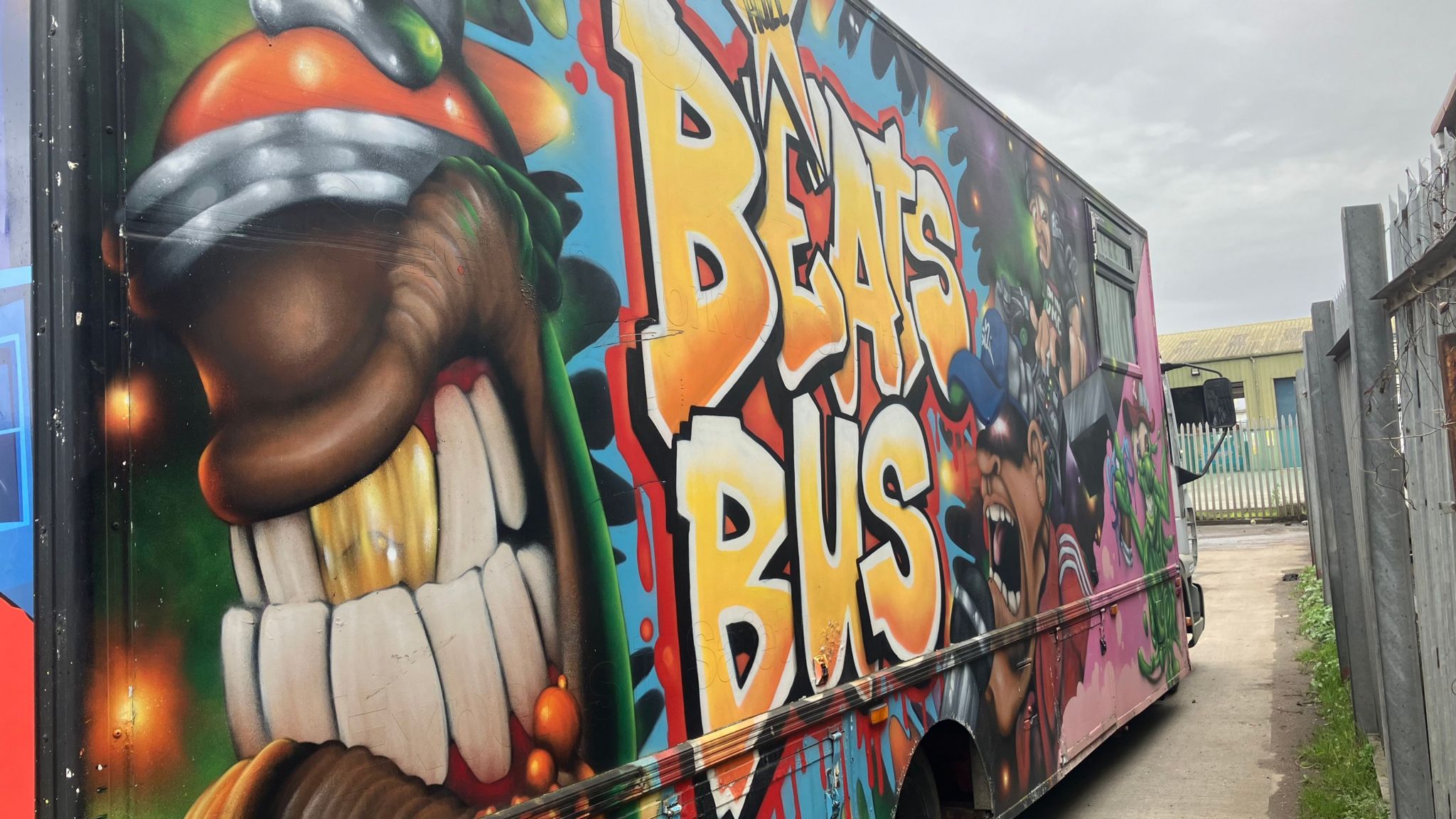 Hull Beats Bus looking to raise money for new vehicle - BBC News
