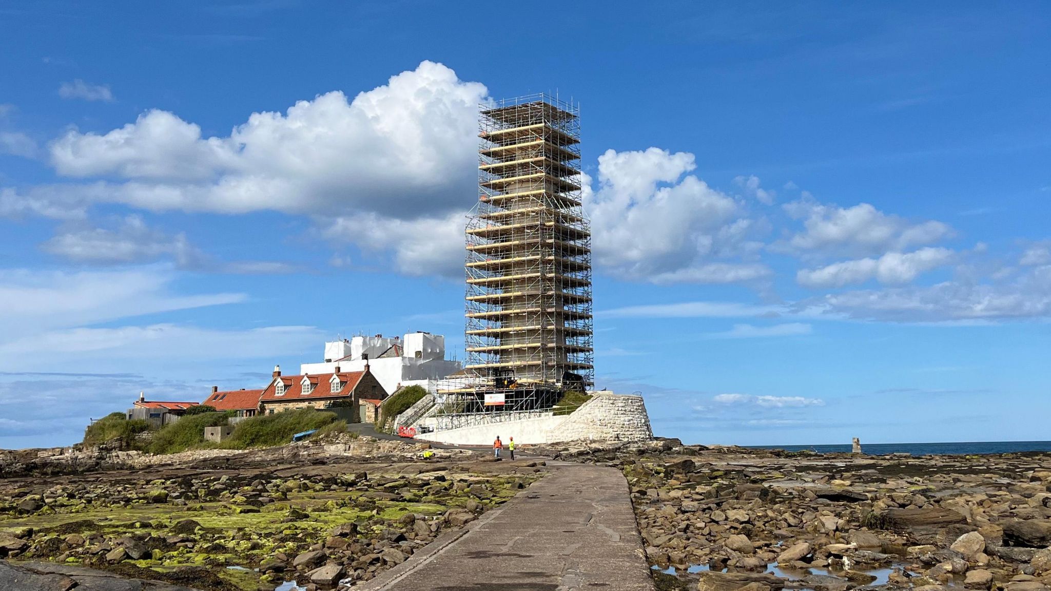 Whitley Bay's St Mary's Lighthouse restoration work under way - BBC News