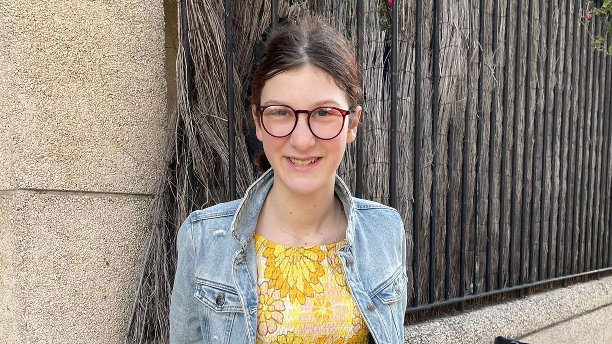 Teyrnged i Anna Beaumont - 'enaid prydferth' a fu farw yn Florida - BBC ...