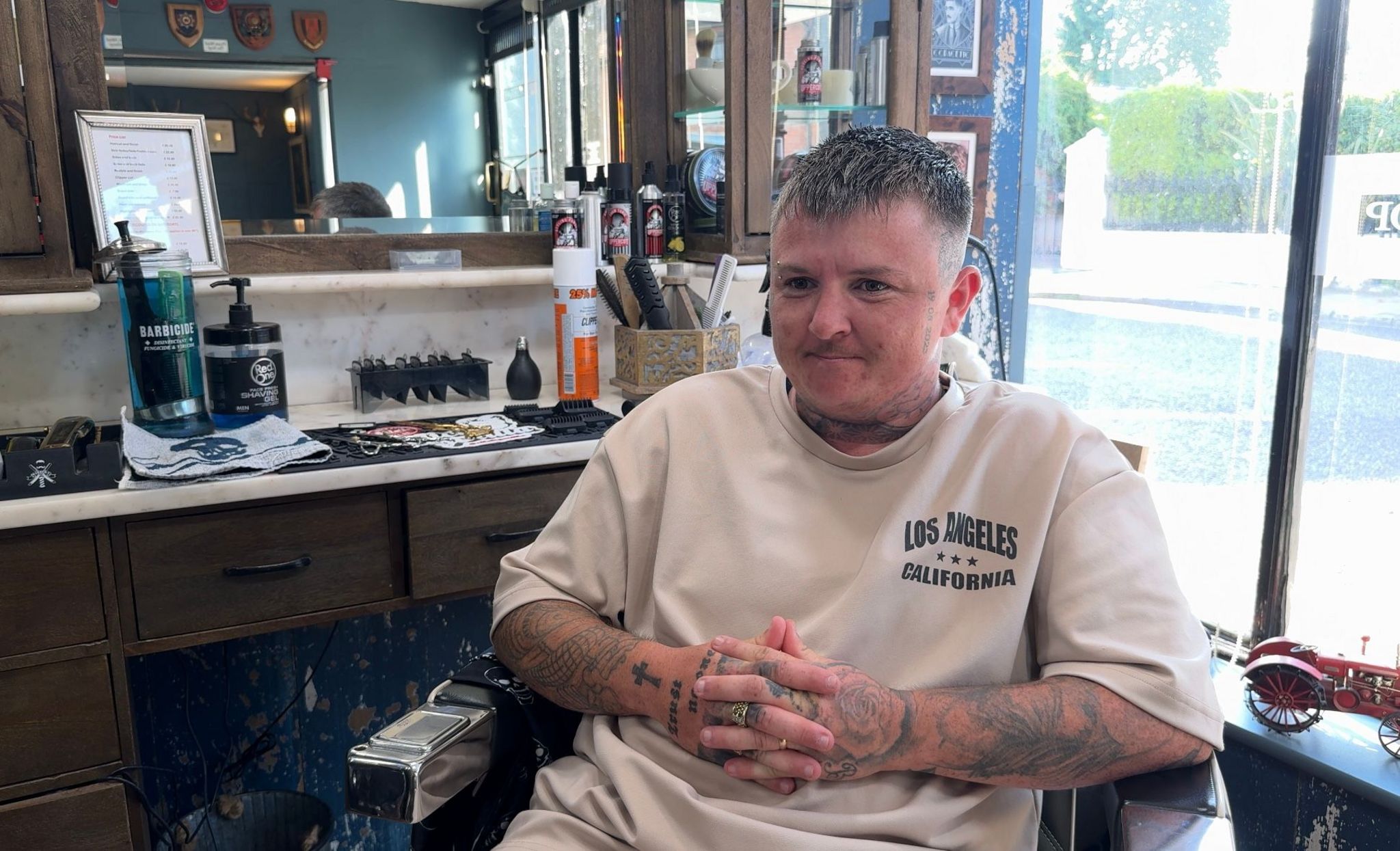 Dorset barber creates safe space for trans men - BBC News