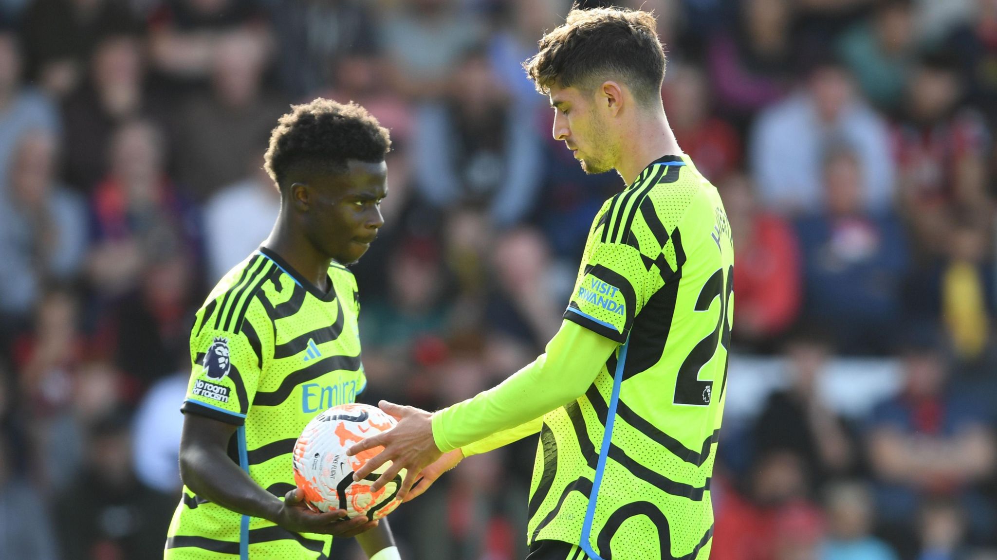 Arsenal: 'I'm on Saka's side' - Pat Nevin - BBC Sport