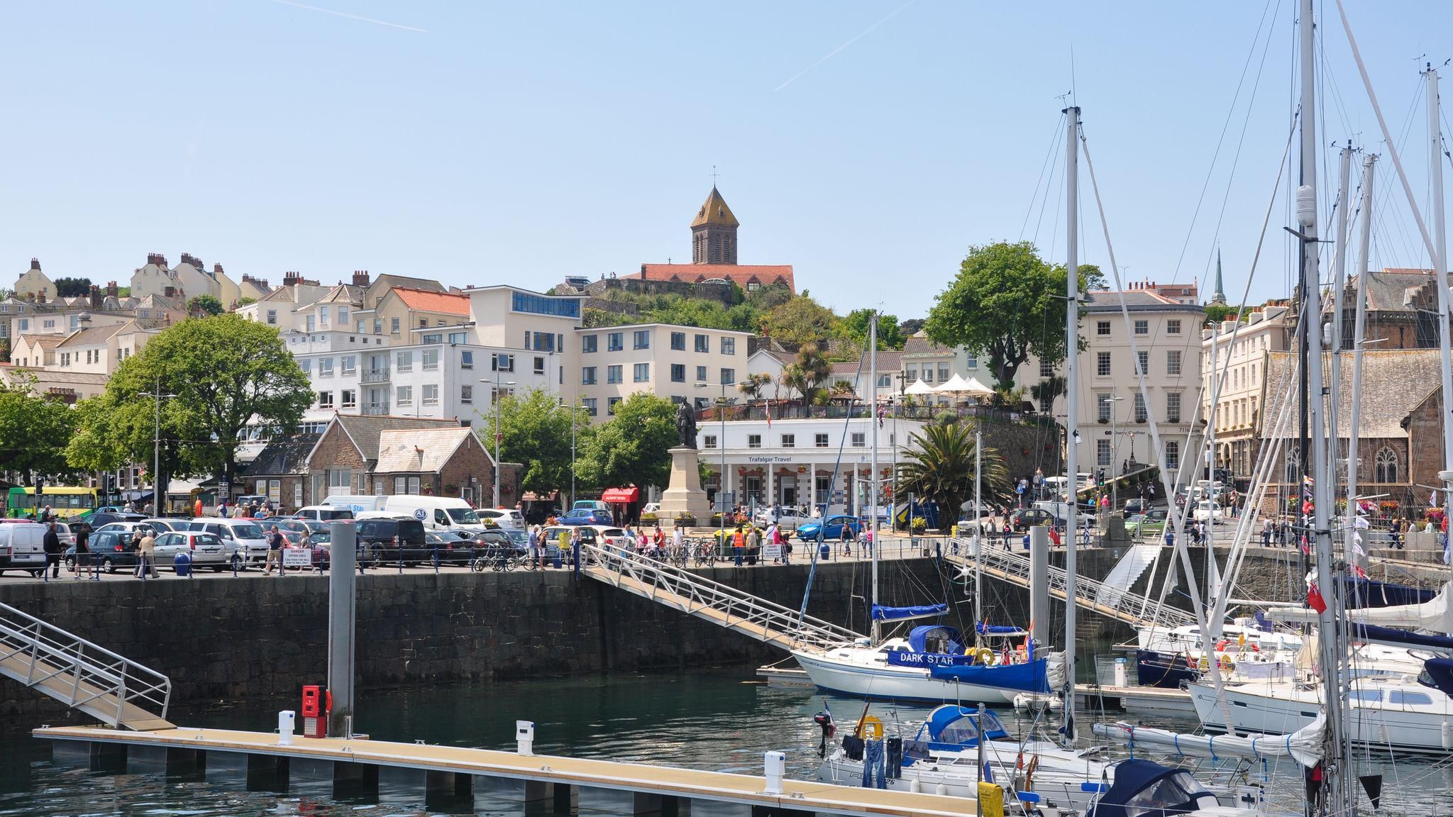 Guernsey population increases by 1% - report - BBC News