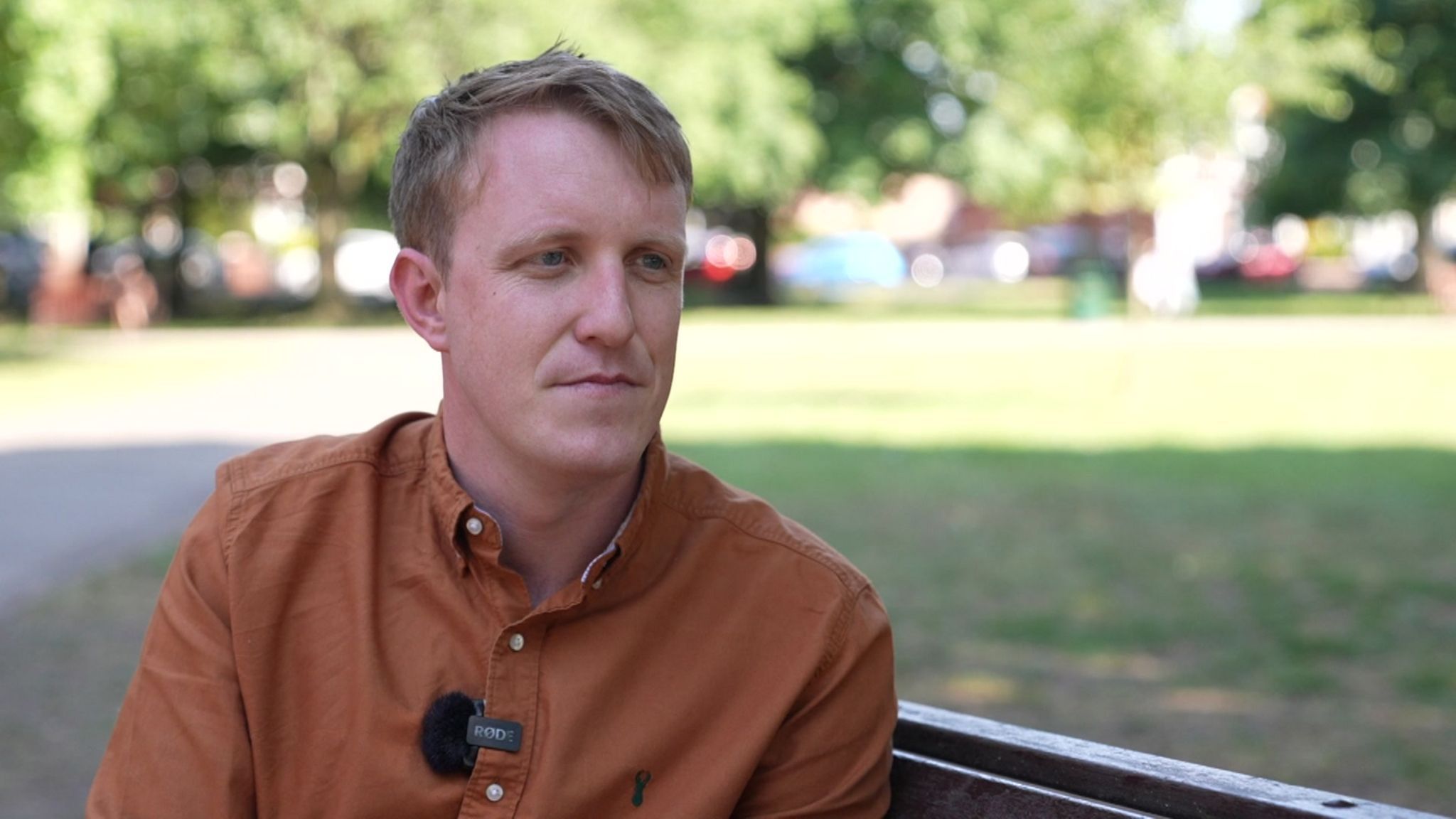 Mwy o ganolfannau cynnes er mwyn ymateb i gostau byw cynyddol - BBC ...