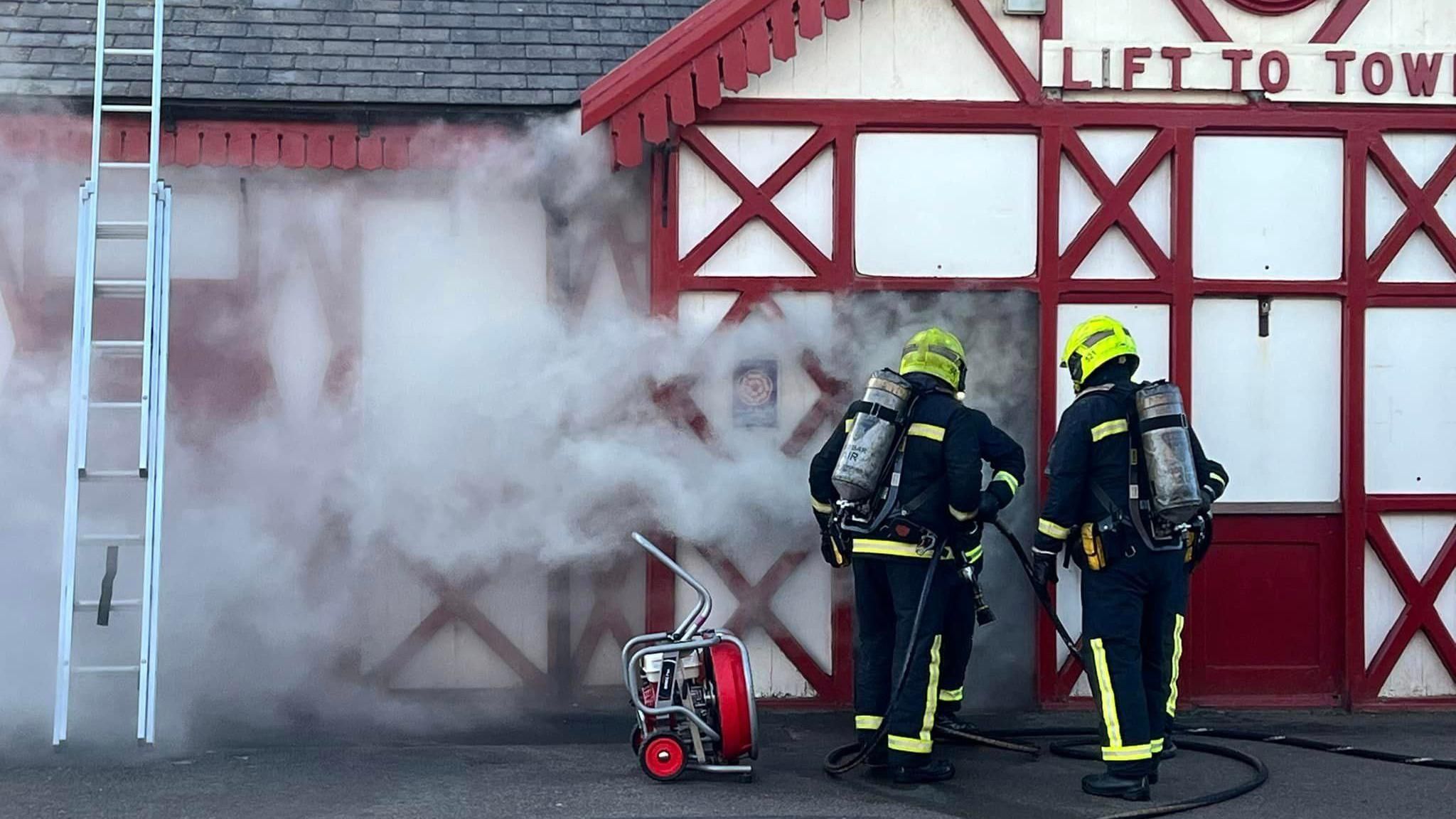Fire breaks out at historic Saltburn Cliff Lift - BBC News