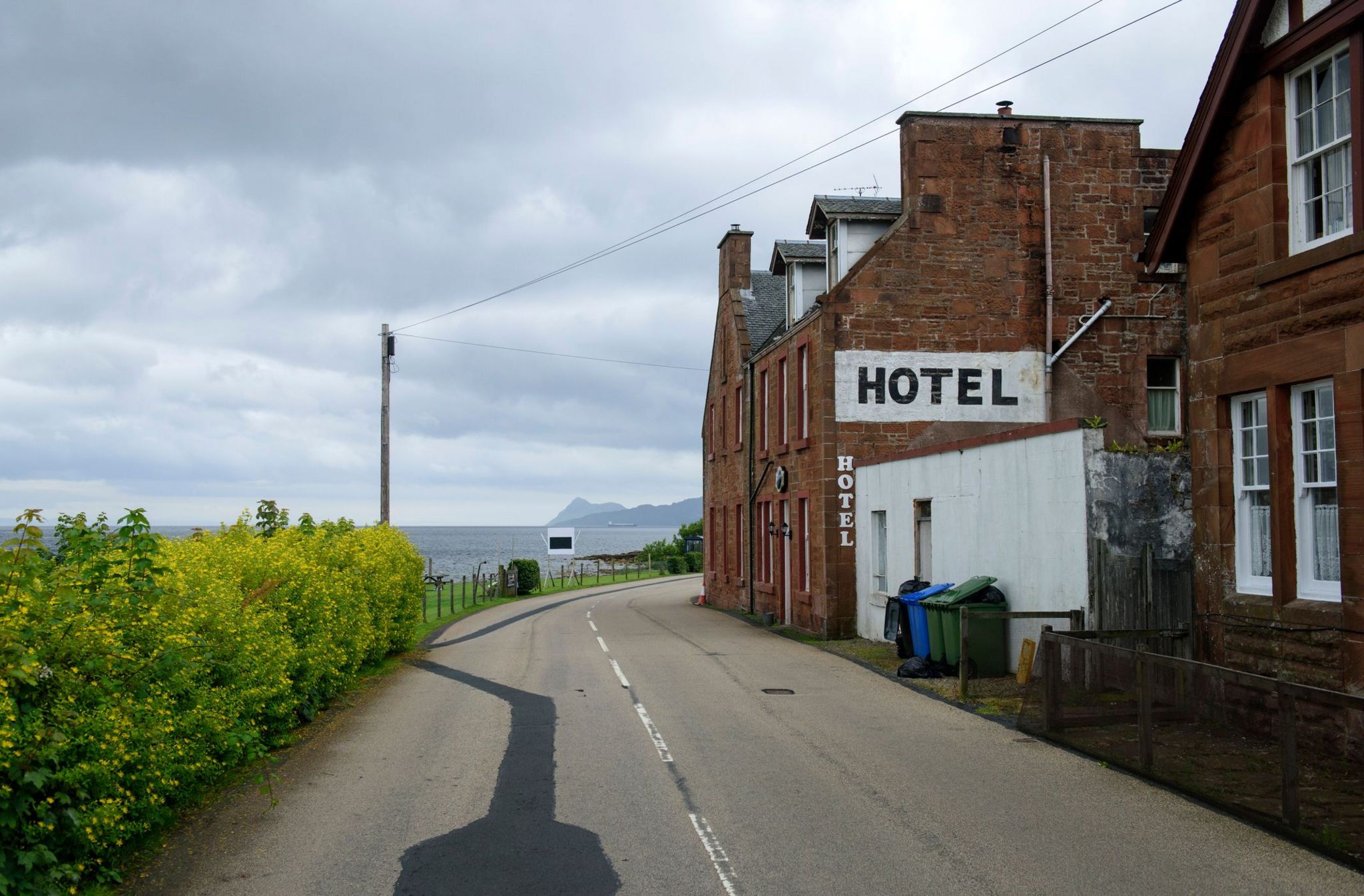 Hunt for Arran seal sculpture washed away in storm - BBC News