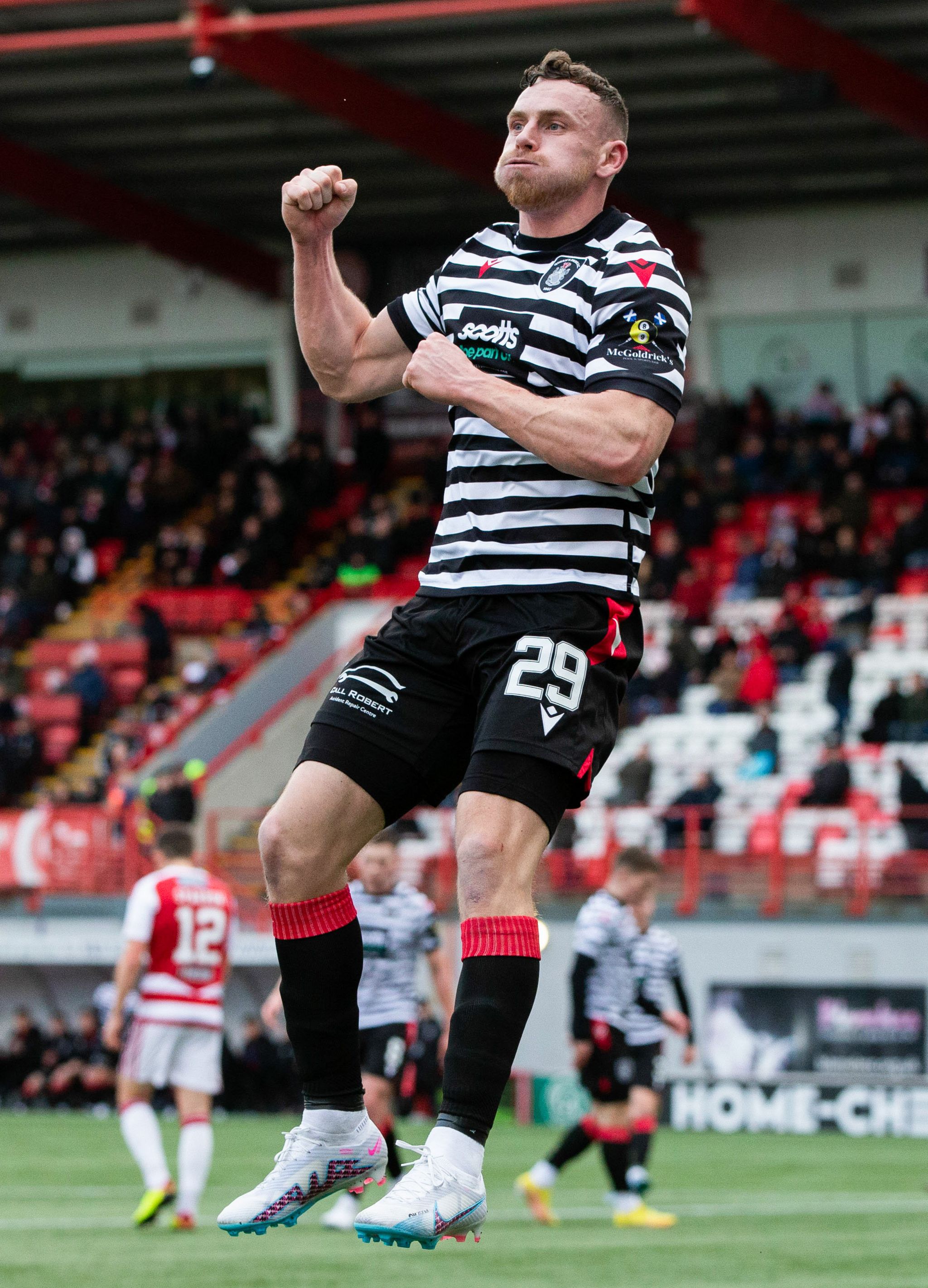 Motherwell loanee wins Championship award - BBC Sport