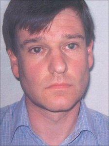 'Tome Raider' jailed over rare book thefts in London - BBC News