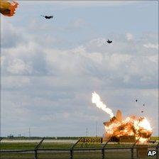 Canadian fighter pilot ejects moments before crashing - BBC News