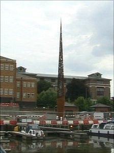 'Candle' statue alights in Gloucester Docks - BBC News