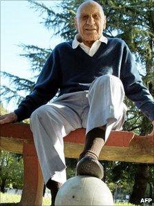 Last surviving player from first World Cup final dies - BBC News