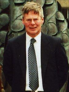 Daughter reveals axe killer abuse - BBC News