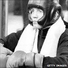 Boxer Alan Rudkin collapses and dies in Liverpool - BBC News