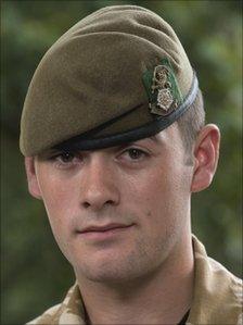 Army bravery medal for Scarborough life saver - BBC News