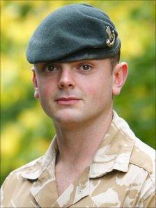 Teenage soldier from Taunton gets bravery medal - BBC News