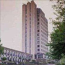 Oldham Council set to shed 400 more jobs - BBC News