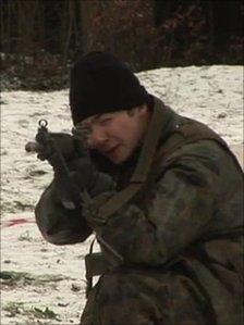 Knives out for conscription into Swiss army - BBC News