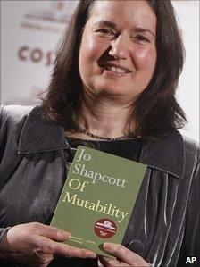 Jo Shapcott wins Costa Book of the Year prize - BBC News