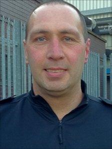 High petrol prices lead to more drivers not paying - BBC News