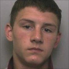 Reward to help catch 'violent criminal' in Lincoln - BBC News