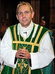 Reading Church of England priest moves to Catholicism - BBC News