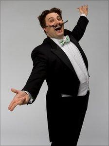 Go Compare's Wynne Evans delight at Phantom role - BBC News