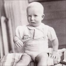 Tracing children of the Holocaust using social media - BBC News