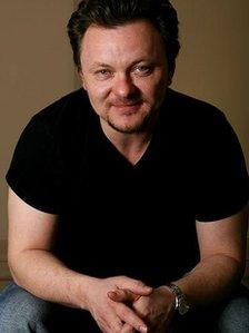 Writer John Niven courts controversy with third book - BBC News