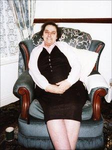 Sister's tribute to minibus crash victim - BBC News