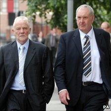 Ex-Nottinghamshire union leader 'did not see invoices' - BBC News