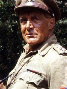 It Ain't Half Hot Mum's Donald Hewlett dies at 90 - BBC News