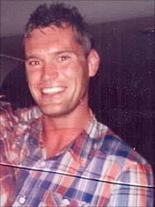 Murder hunt after daylight street stabbing in Airdrie - BBC News