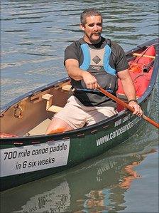 Guildford start for canoeist's 700 mile canal journey - BBC News