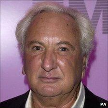 Director Michael Winner to marry for first time - BBC News