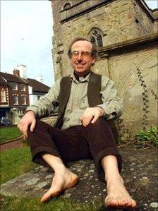 Barefoot priest's four year 'spiritual walk' - BBC News