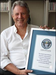 Coronation Street actor breaks world record - BBC News