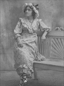 Silent film actress Eleanor Daniels' plaque in Llanelli - BBC News