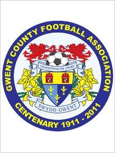 Summer ban for young footballers set to be lifted - BBC News