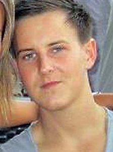 Billy Dove murder suspect in court - BBC News